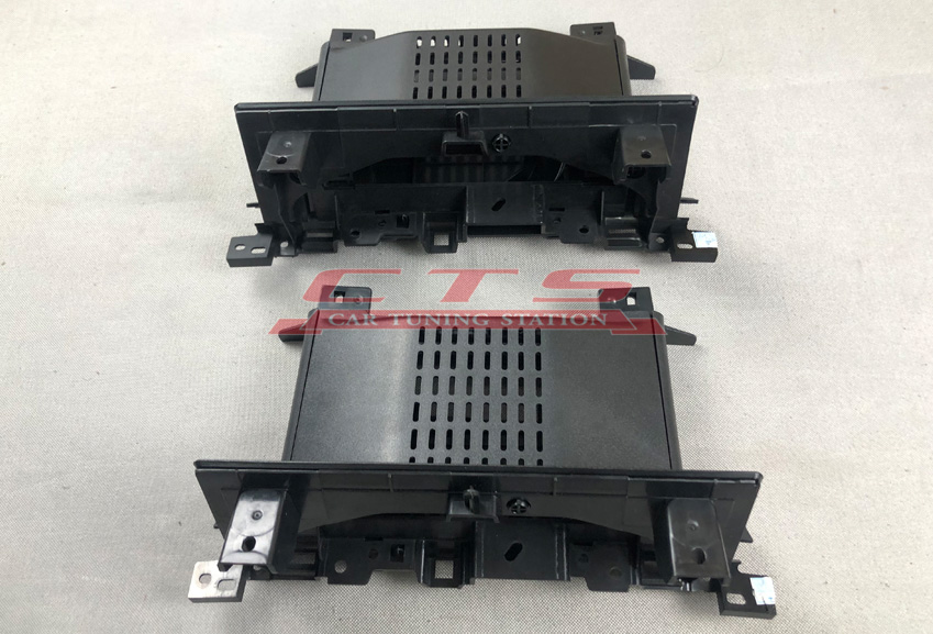 Land Rover Defender center bigger display