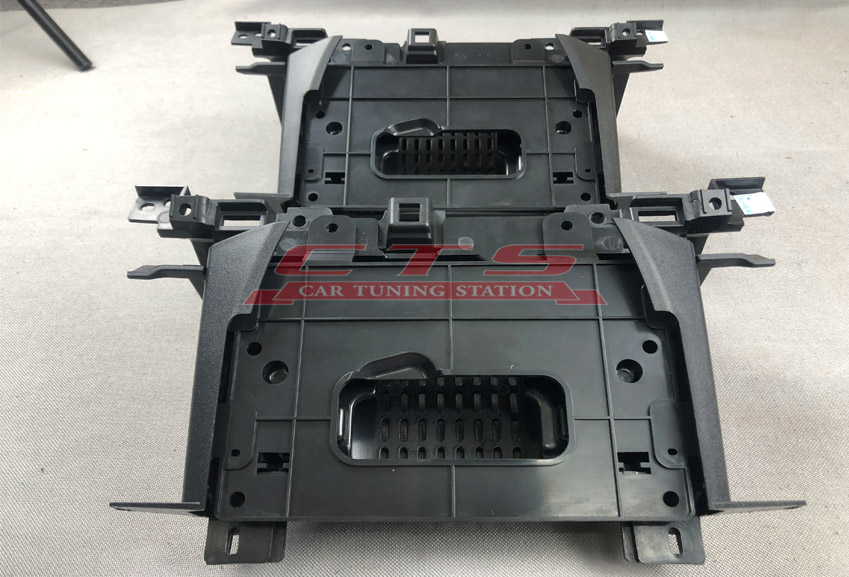 Land Rover Defender center bigger display