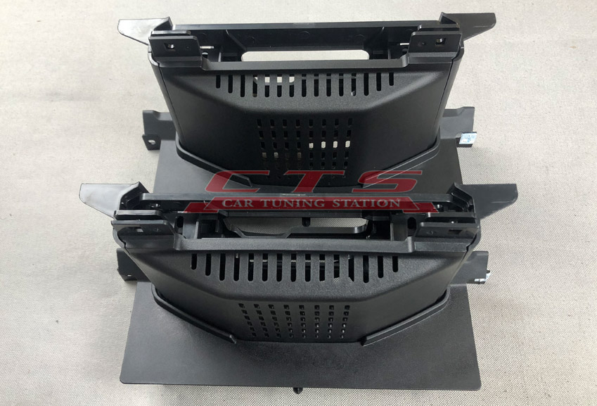 Land Rover Defender center bigger display