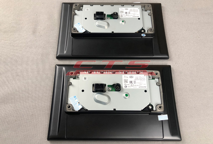 Land Rover Defender center bigger display