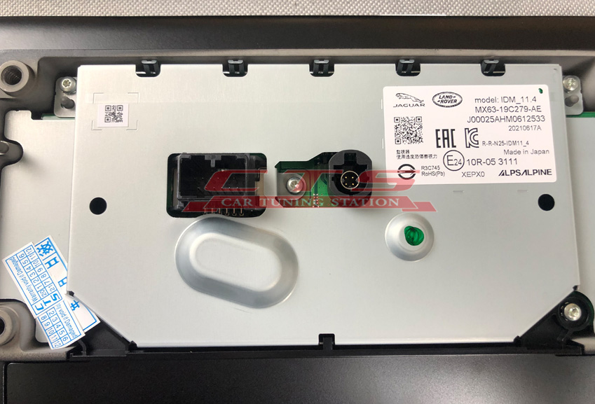 Land Rover Defender center bigger display